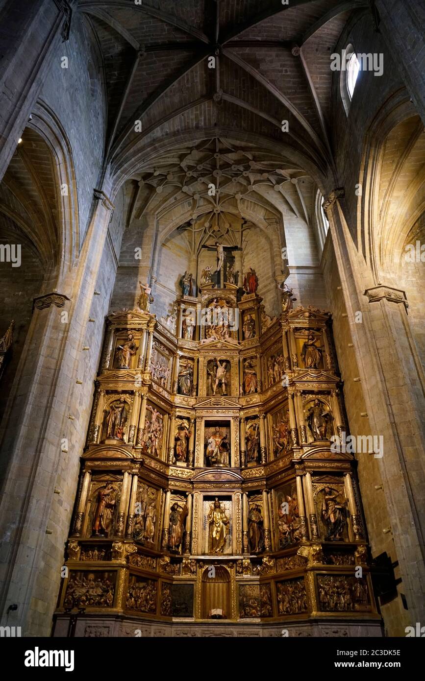 Gothic style altar hi-res stock photography and images - Alamy