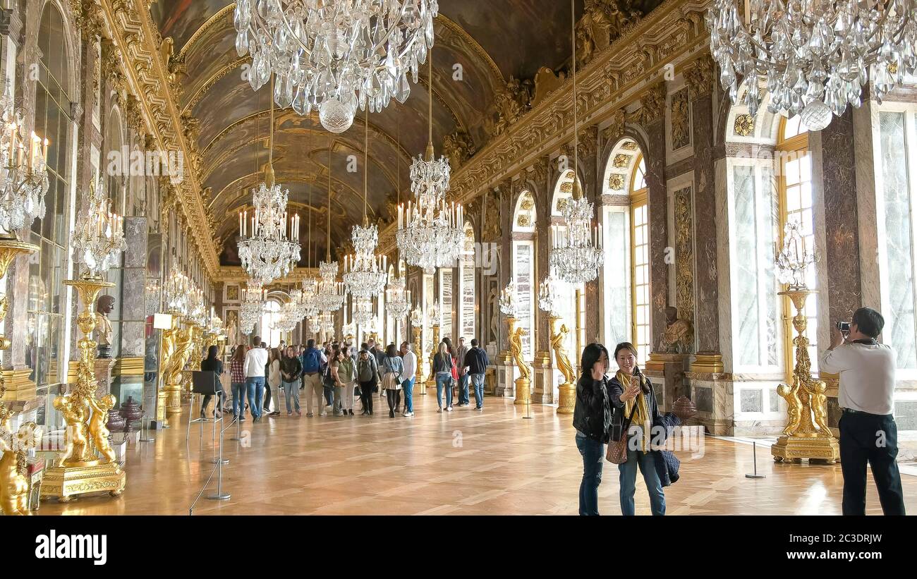 Versailles hall of mirrors hi-res stock photography and images - Alamy