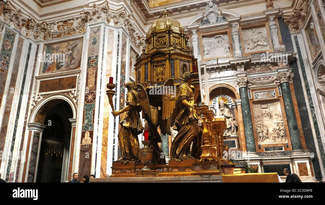 Altar basilica roma hi-res stock photography and images - Alamy