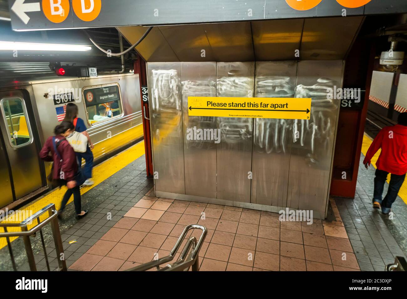 Social subway hi-res stock photography and images - Alamy