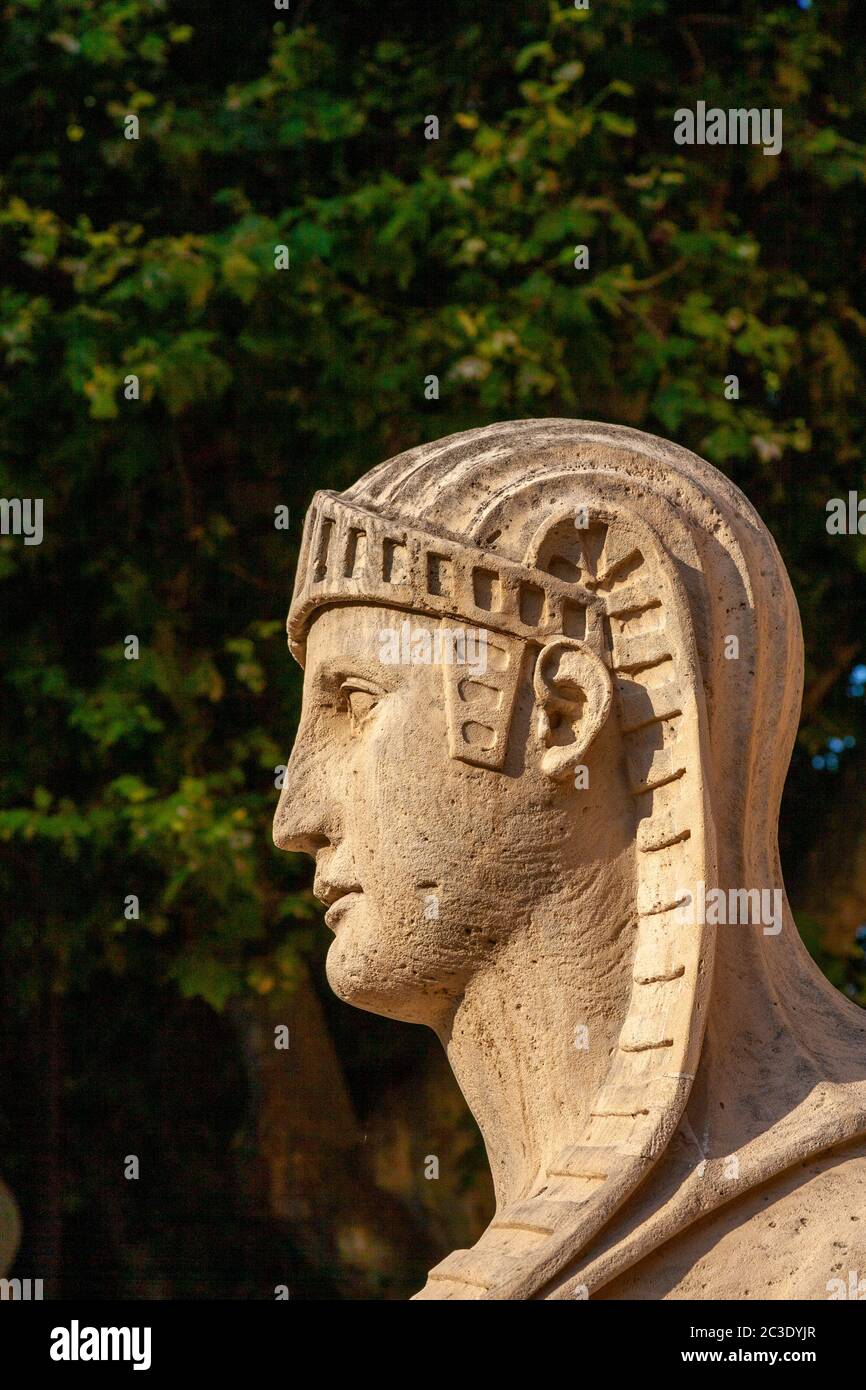 Statues de sphinx hi-res stock photography and images - Alamy