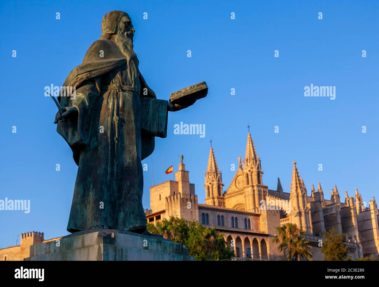 The Cathedral of Santa Maria of Palma and the Statue of Raymond Llull ...