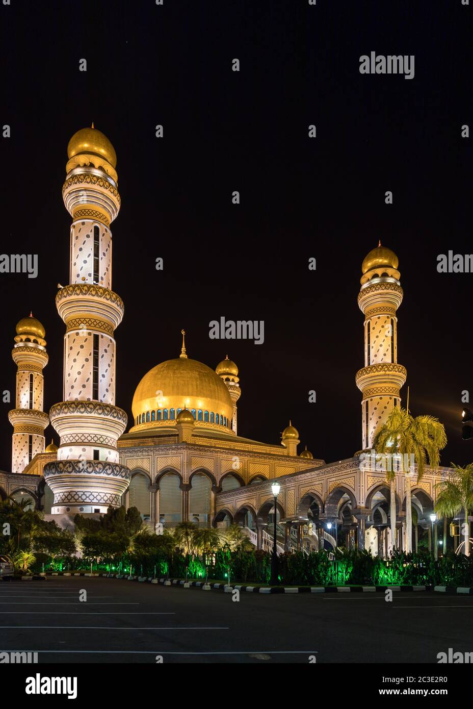 The illuminated Jame' Asr Hassanil Bolkiah Mosque in Bandar Seri ...