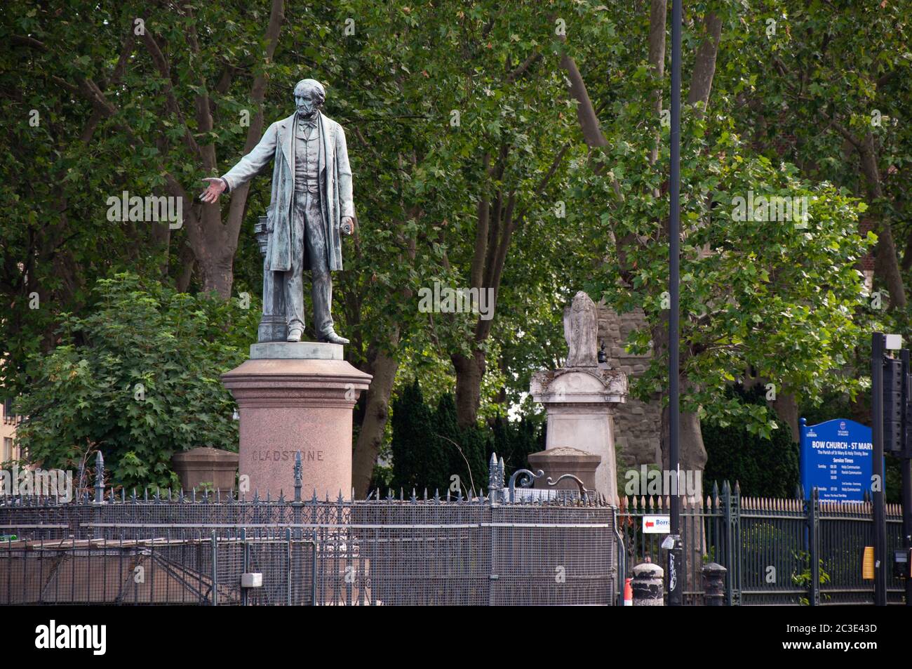 William gladstone monument hi-res stock photography and images - Alamy
