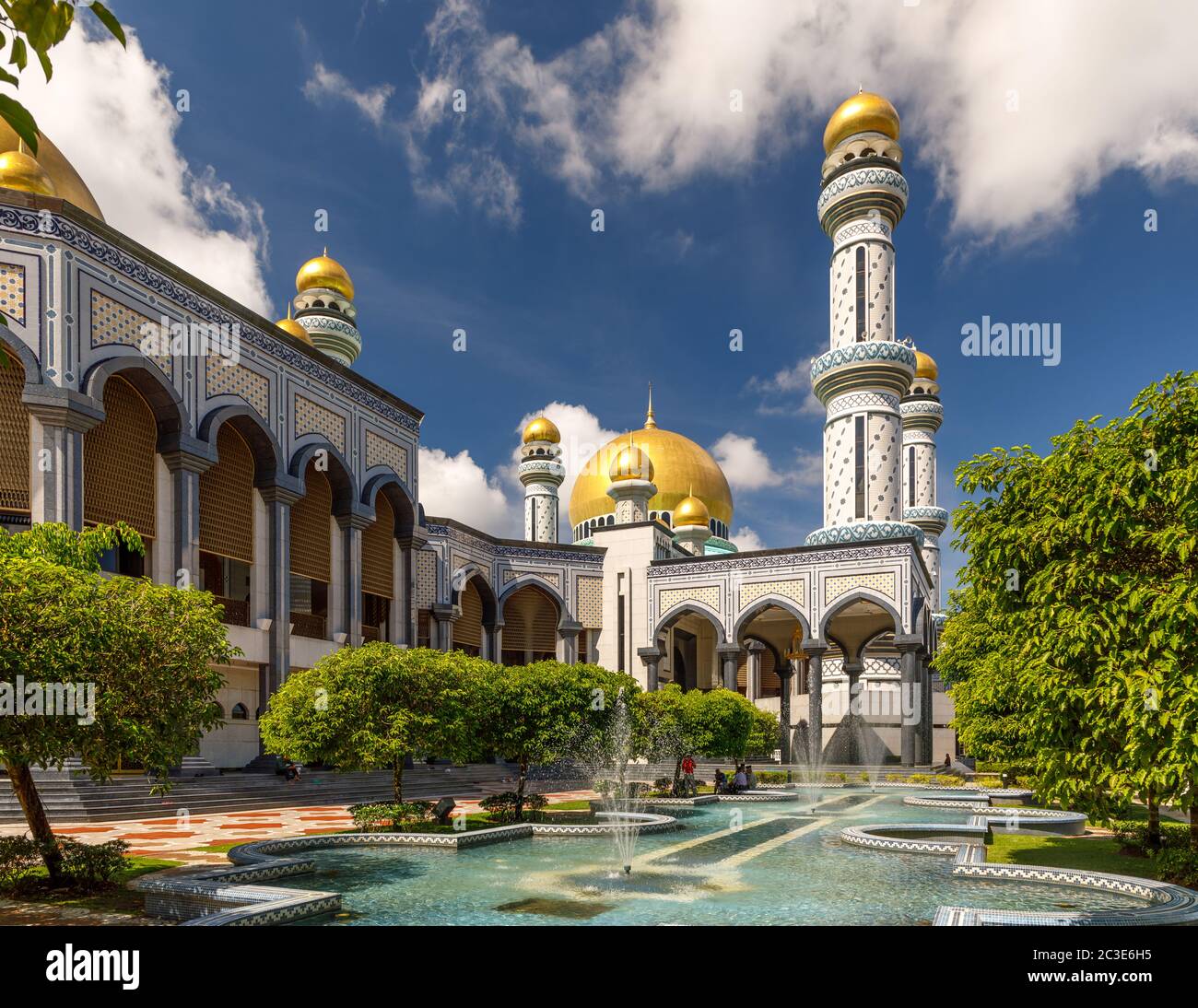 Gardens and fountains of the Jame' Asr Hassanil Bolkiah Mosque in ...
