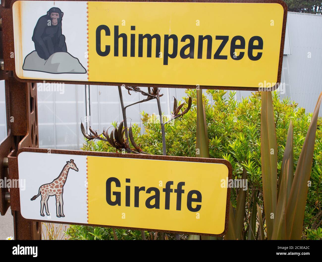 Zoo signs hi-res stock photography and images - Alamy