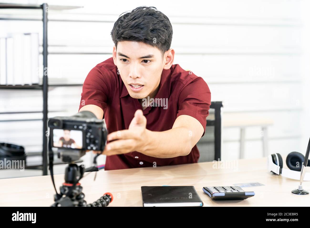 Live camera hi-res stock photography and images - Alamy