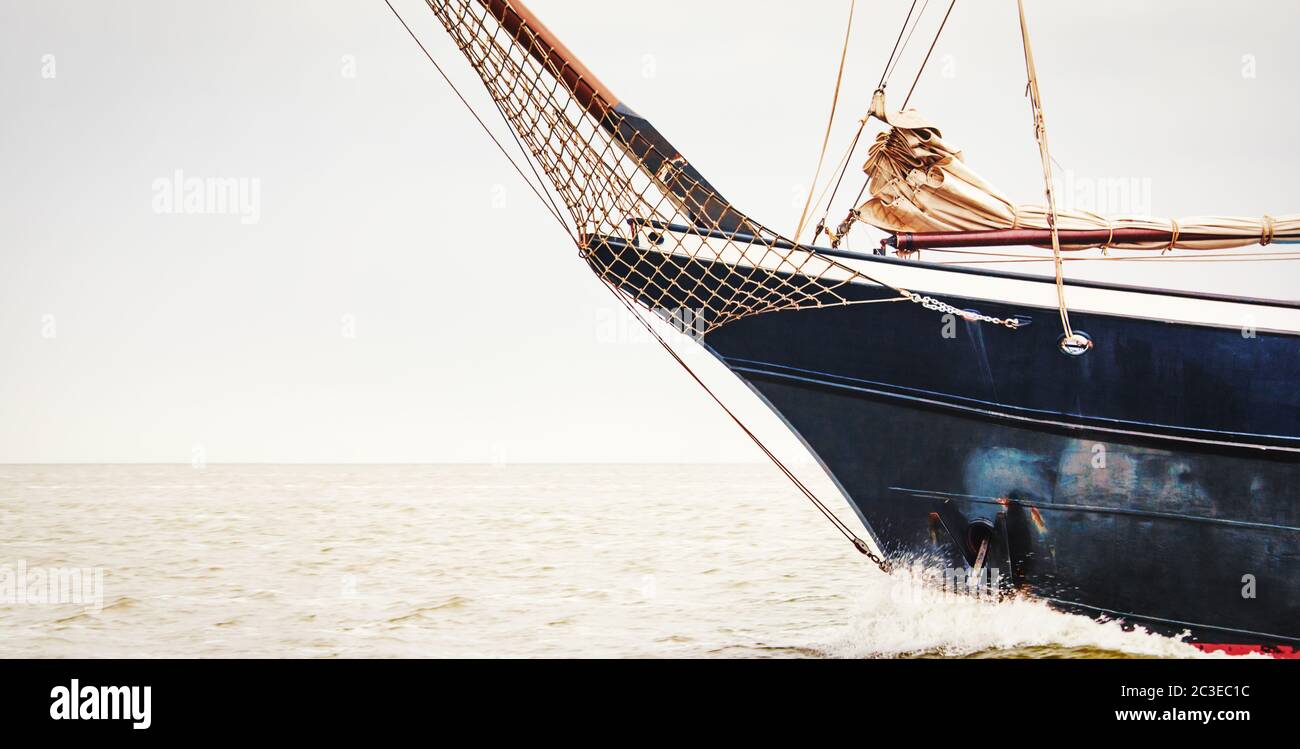 The prow of a large sailing ship Stock Photo - Alamy