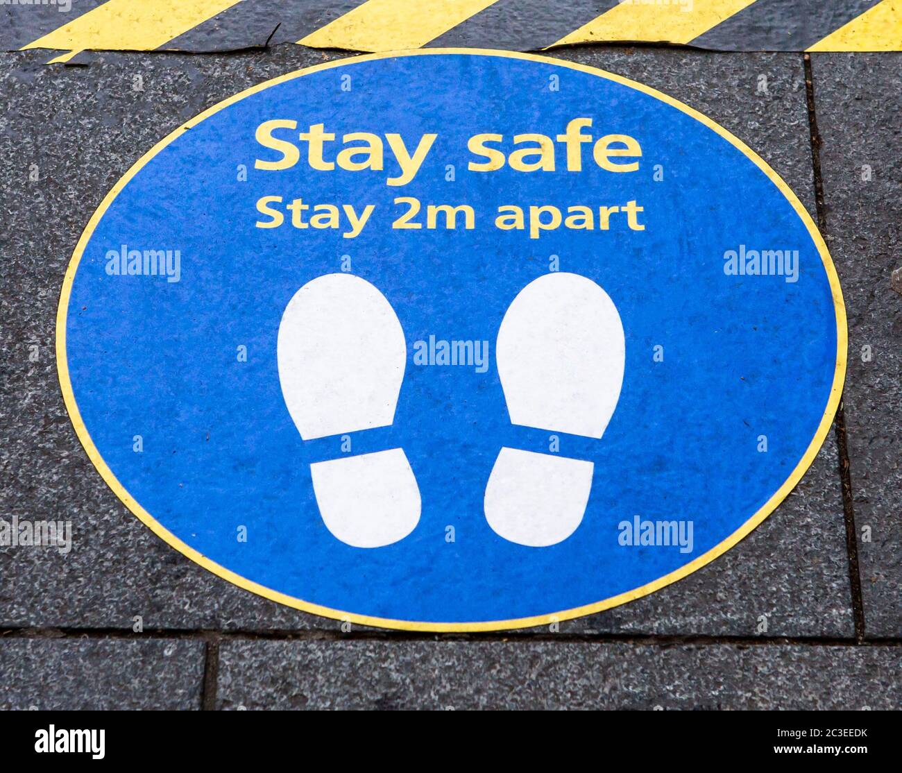 Covid19 2m Social Distancing Signage Stock Photo - Alamy