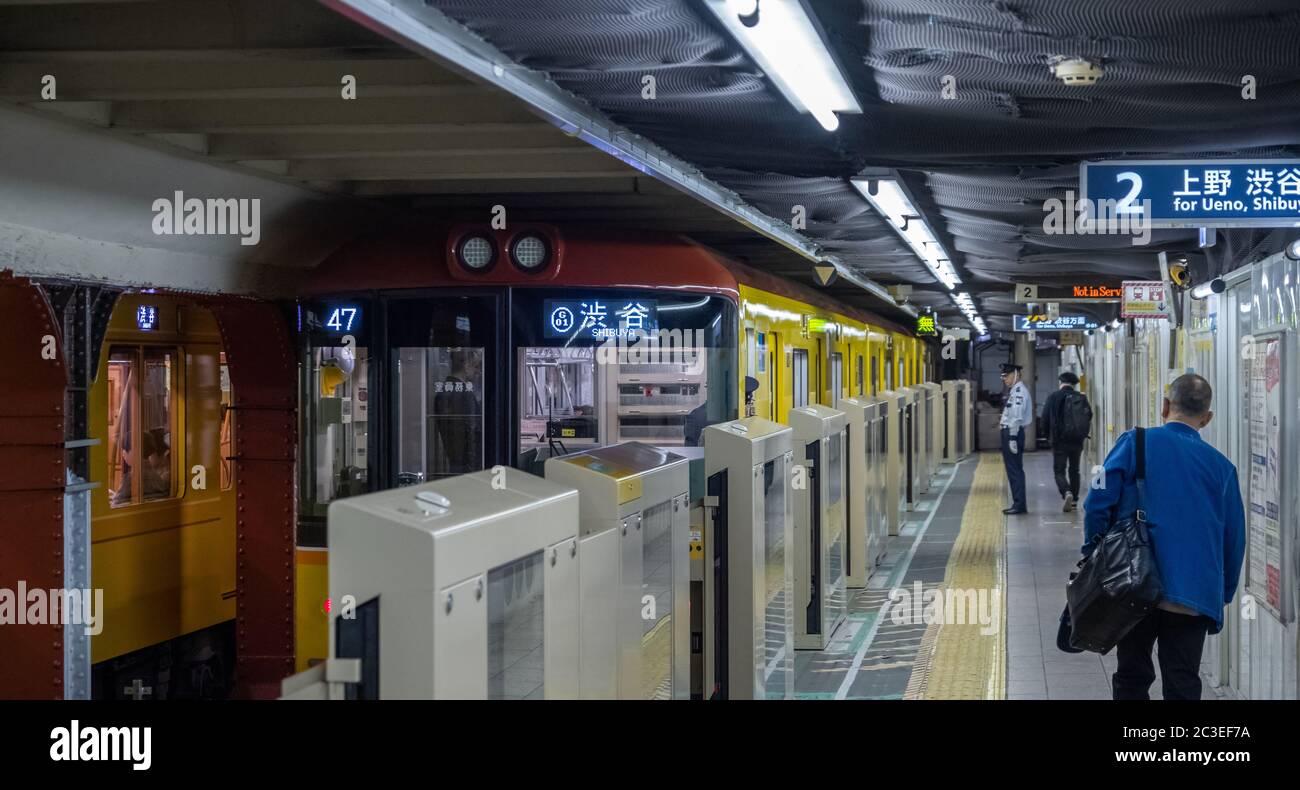 Passengers at Asakusa Tokyo Metro subway station, Tokyo, Japan Stock ...