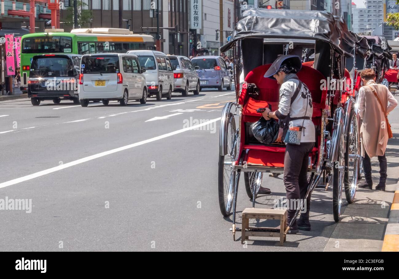 Rickshaw puller with tourists in the street of Asakusa, Tokyo, Japan ...