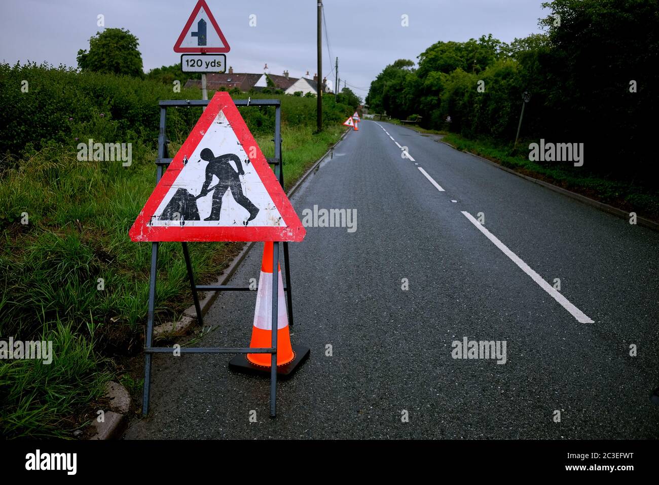 June 2020 - Highway signs for road works ahead Stock Photo - Alamy