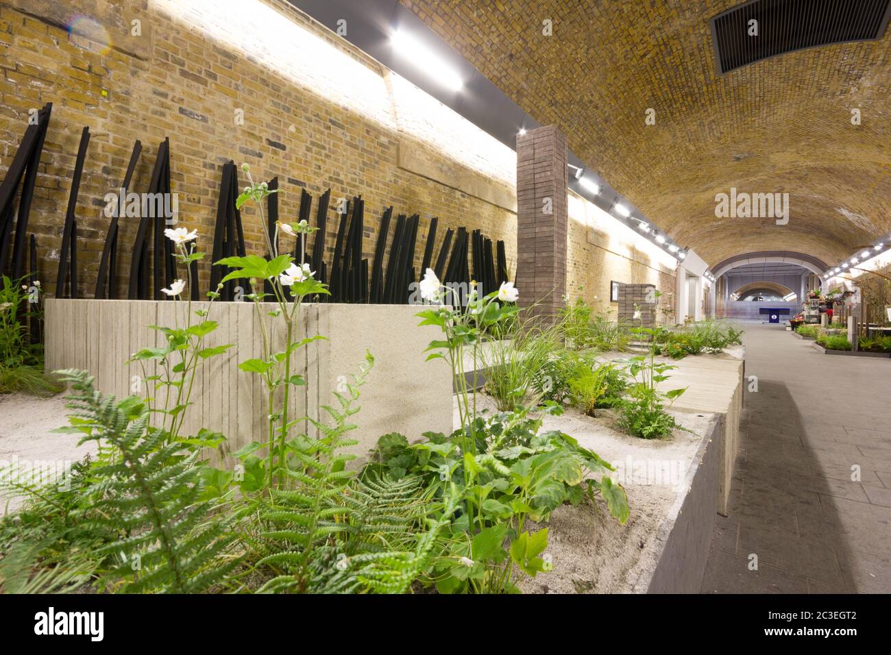 Pop-up garden installed in subway tunnel at London Bridge station, with ...