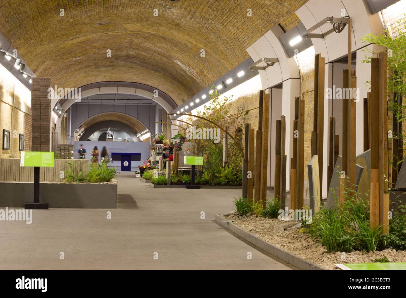 Pop-up garden installed in subway tunnel at London Bridge station, with ...