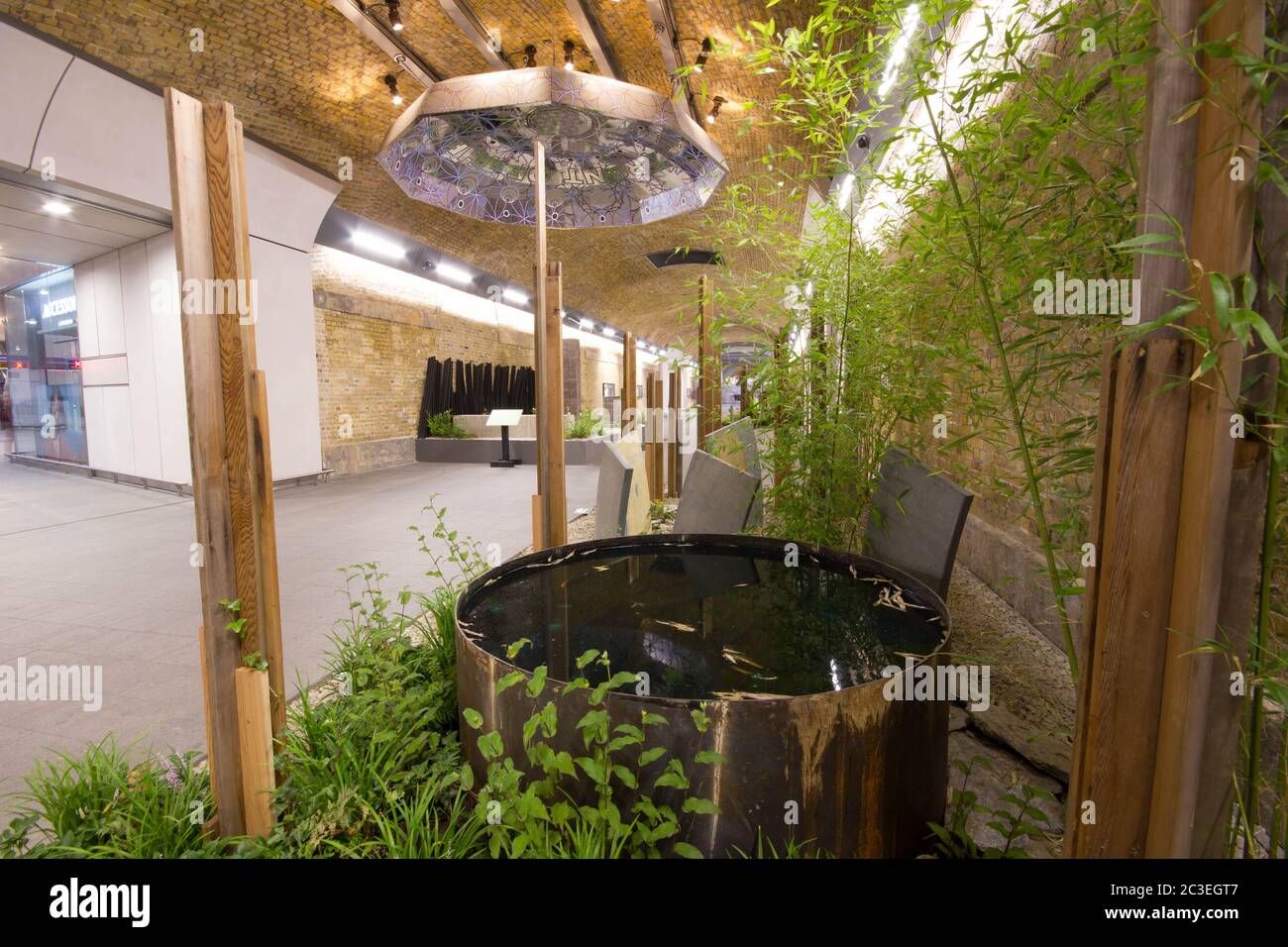 Pop-up garden installed in subway tunnel at London Bridge station, with ...