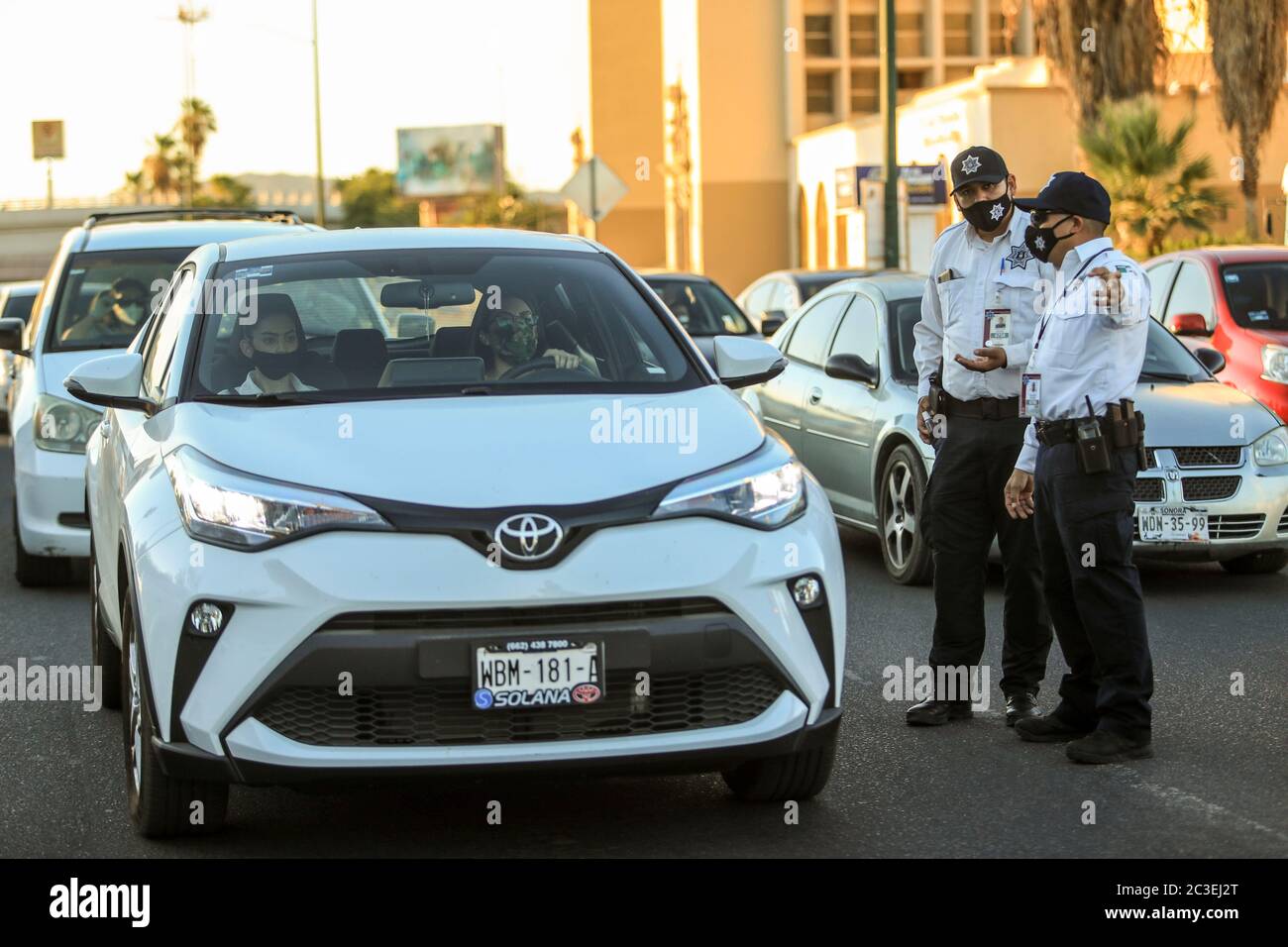 Operaciones seguras hi-res stock photography and images - Alamy