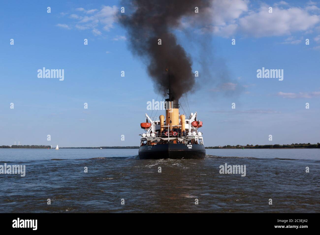 Icebreaker steam hi-res stock photography and images - Alamy