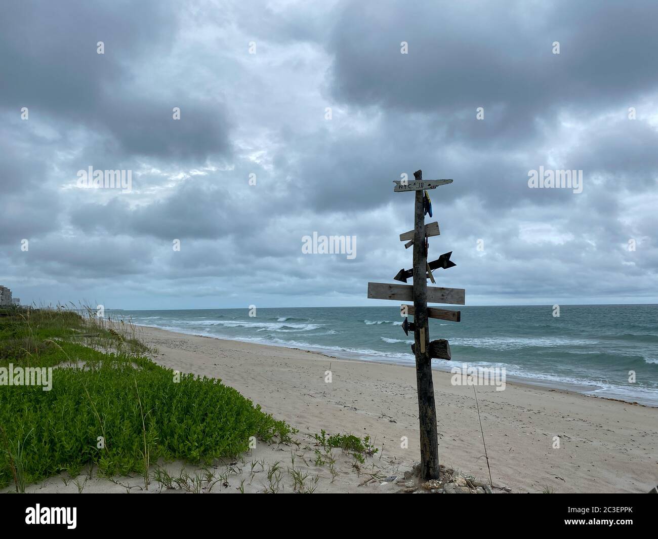 Bahamas directional sign hi-res stock photography and images - Alamy