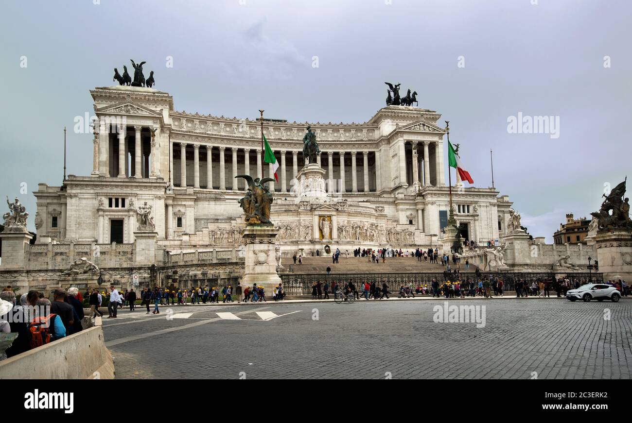 Victor Emmanuel II National Monument built in honor of Vittorio ...