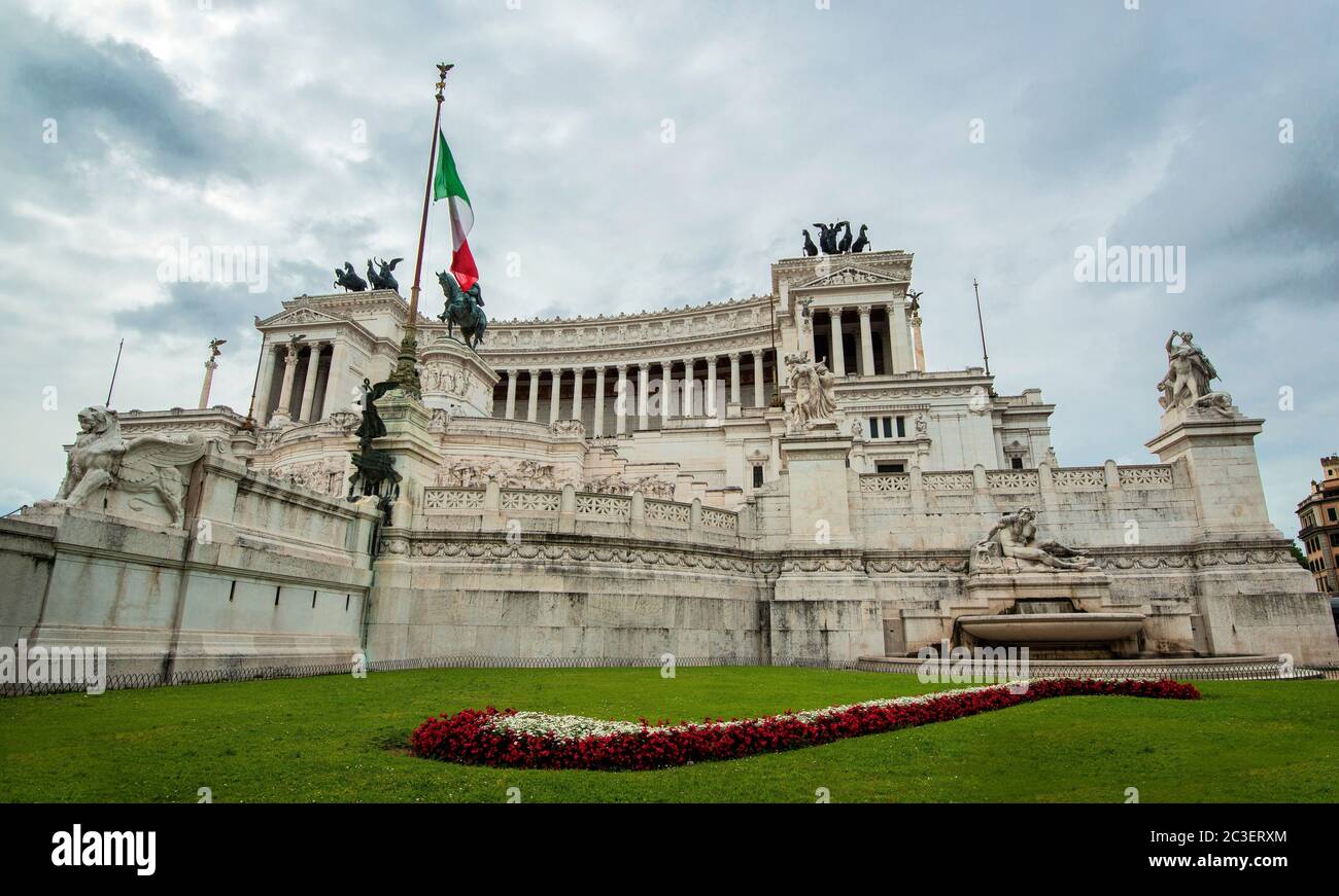 Victor Emmanuel II National Monument built in honor of Vittorio ...
