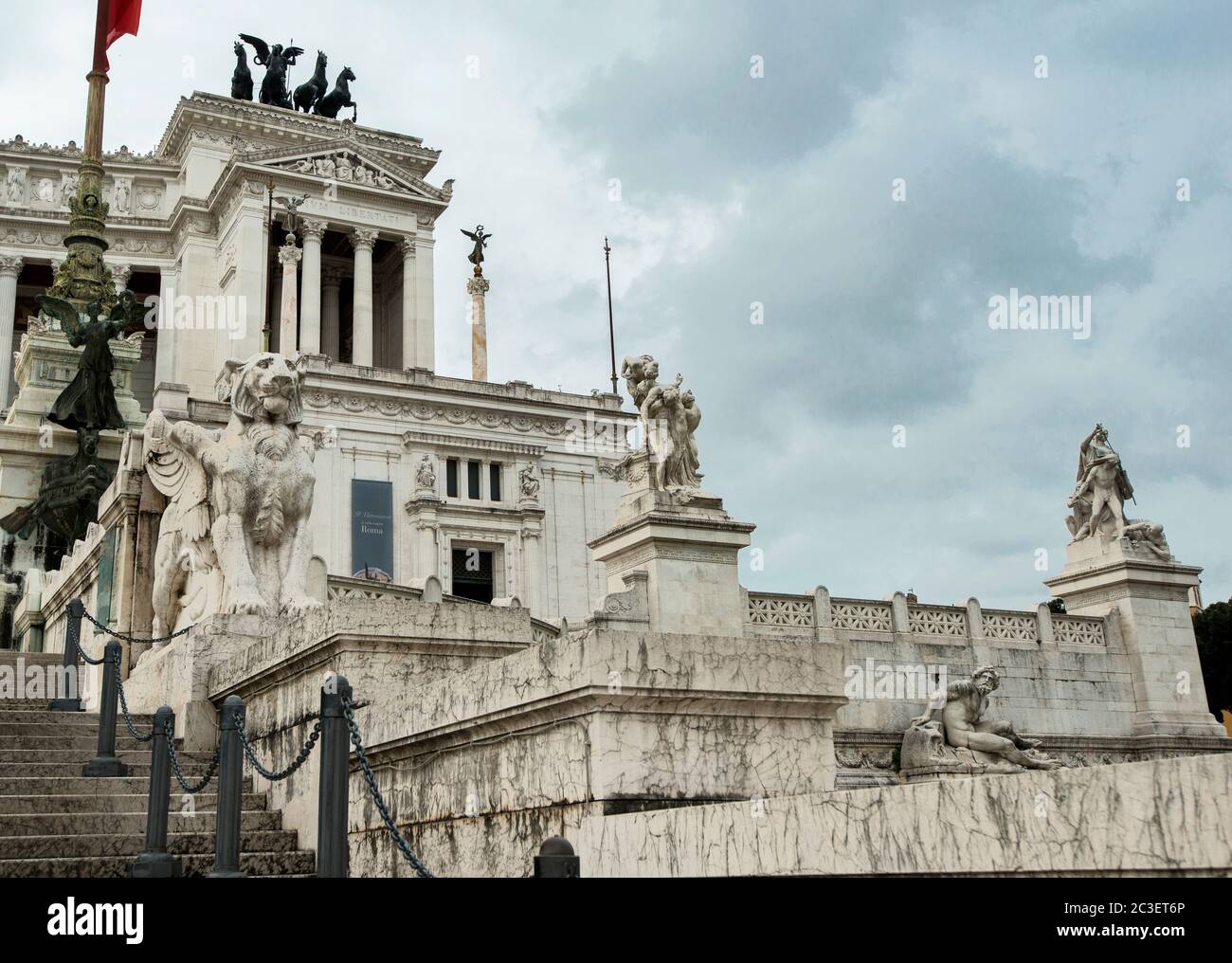 Victor Emmanuel II National Monument built in honor of Vittorio ...