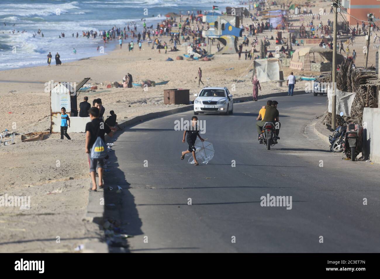 Deir Al-Balah, The Gaza Strip, Palestine. 19th June, 2020. Palestinians ...