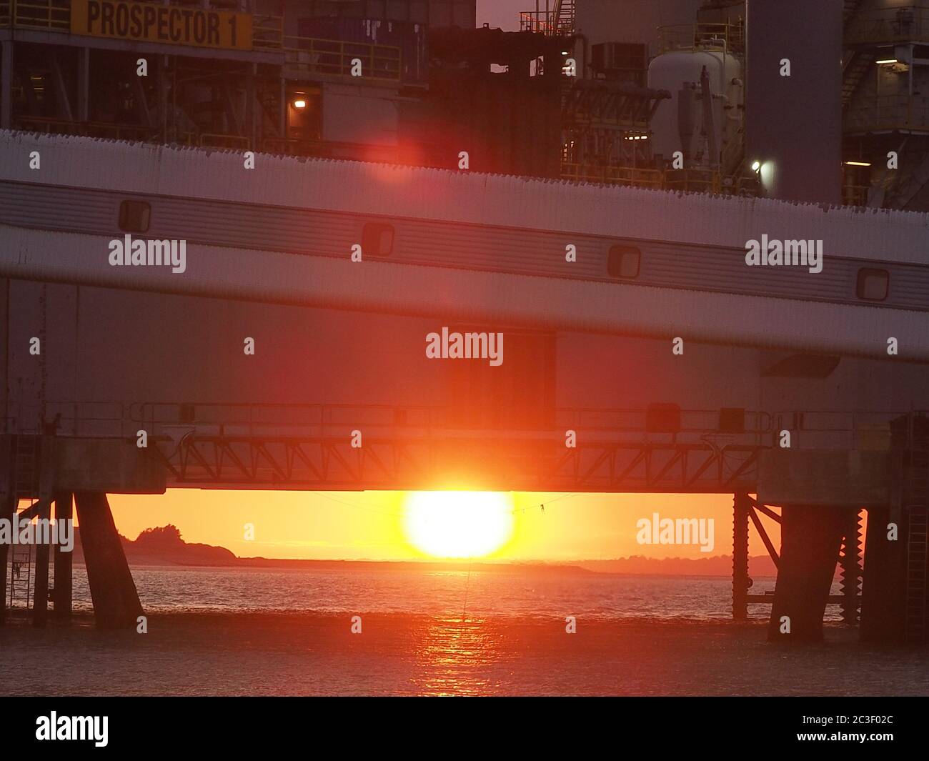 Sheerness, Kent, UK. 19th June, 2020. UK Weather: sunset in Sheerness ...