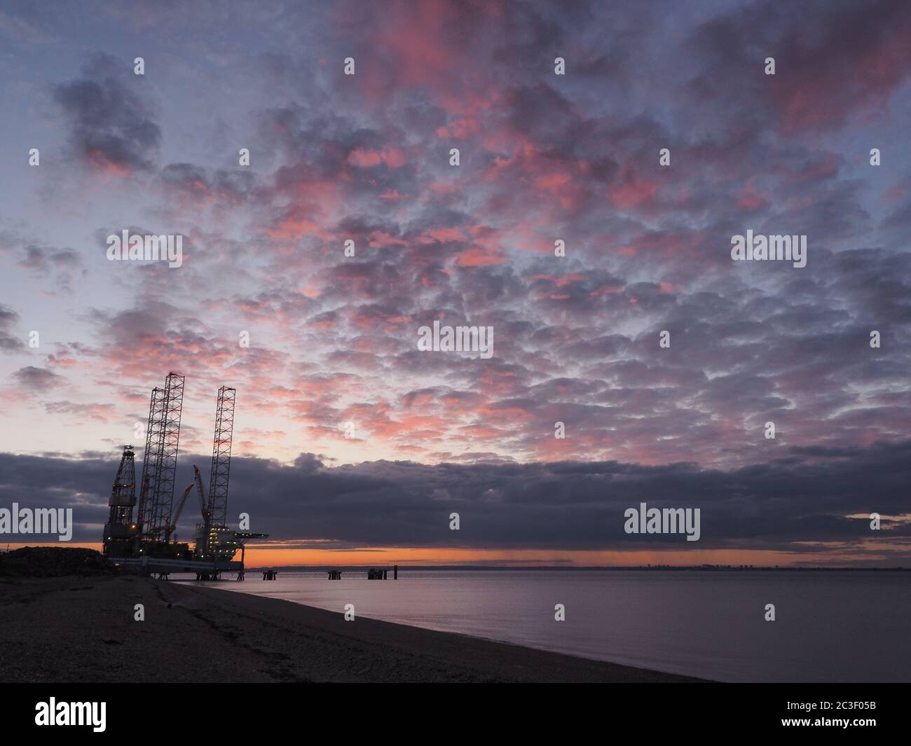 Sheerness, Kent, UK. 19th June, 2020. UK Weather: sunset in Sheerness ...