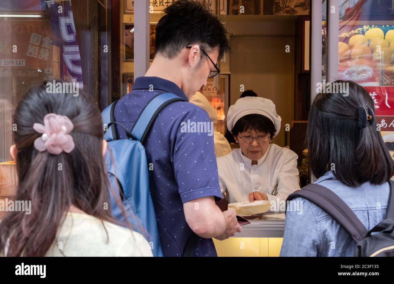 Food vendors in Yokohama Chinatown, Japan Stock Photo - Alamy