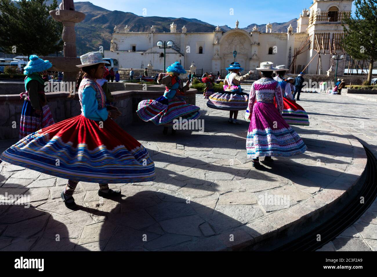 Peruvian girls hi-res stock photography and images - Alamy