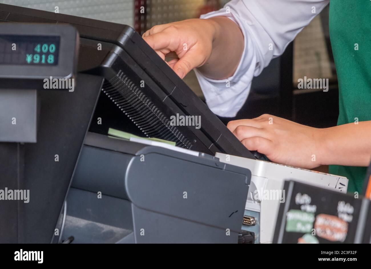 Japan shop cashier hi-res stock photography and images - Alamy