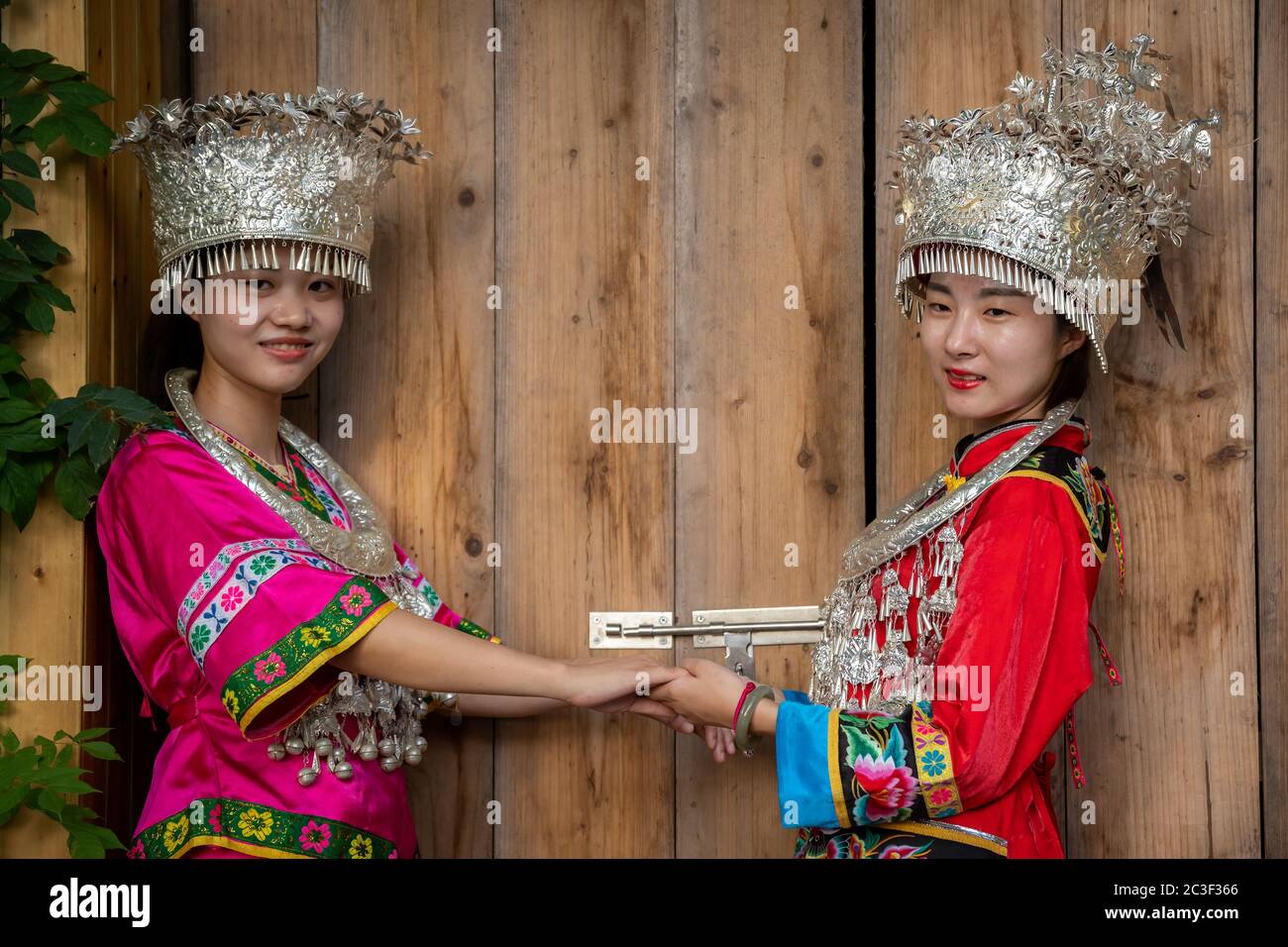 Chinese women in traditional folk costume Stock Photo - Alamy