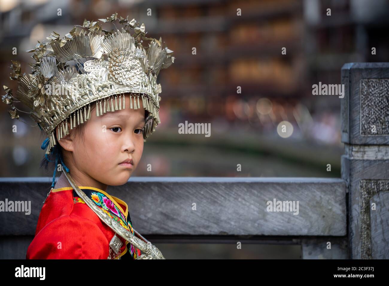 Chinese girl in traditional folk costume Stock Photo - Alamy