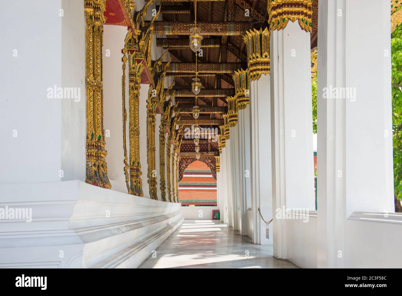 Long corridor column columns hi-res stock photography and images - Alamy
