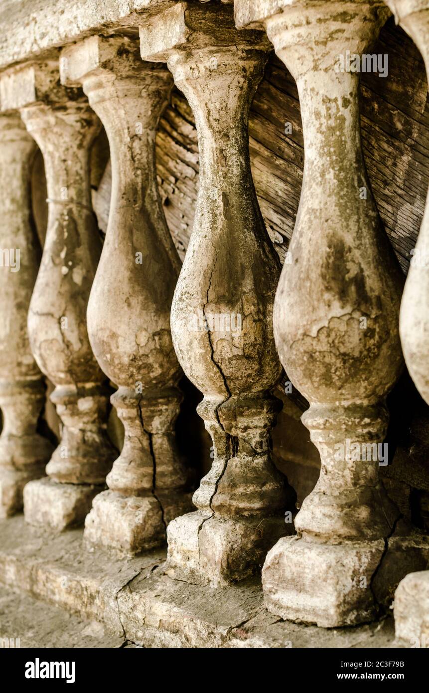 Row columns hi-res stock photography and images - Alamy