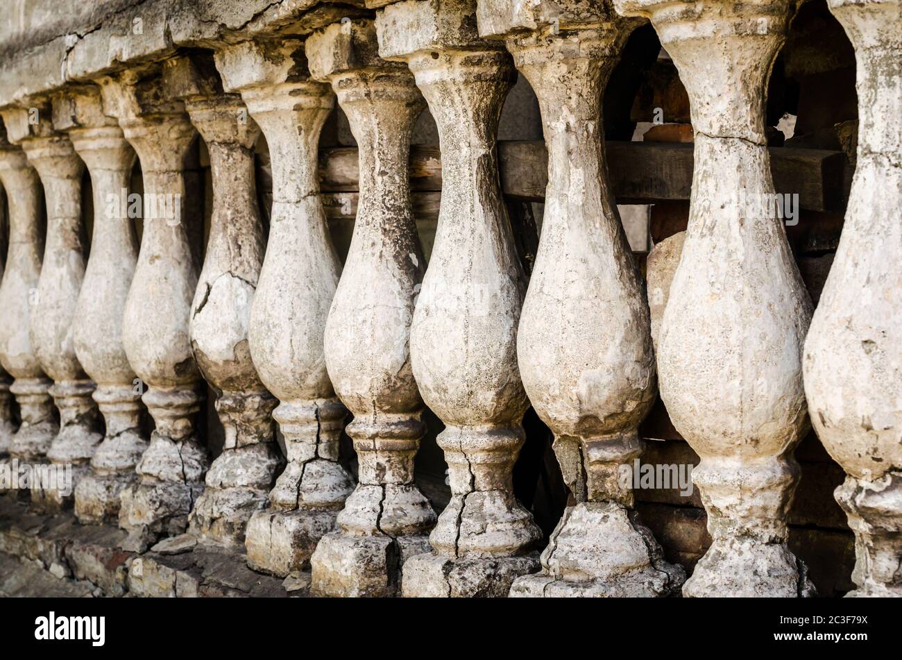 Small columns hi-res stock photography and images - Alamy