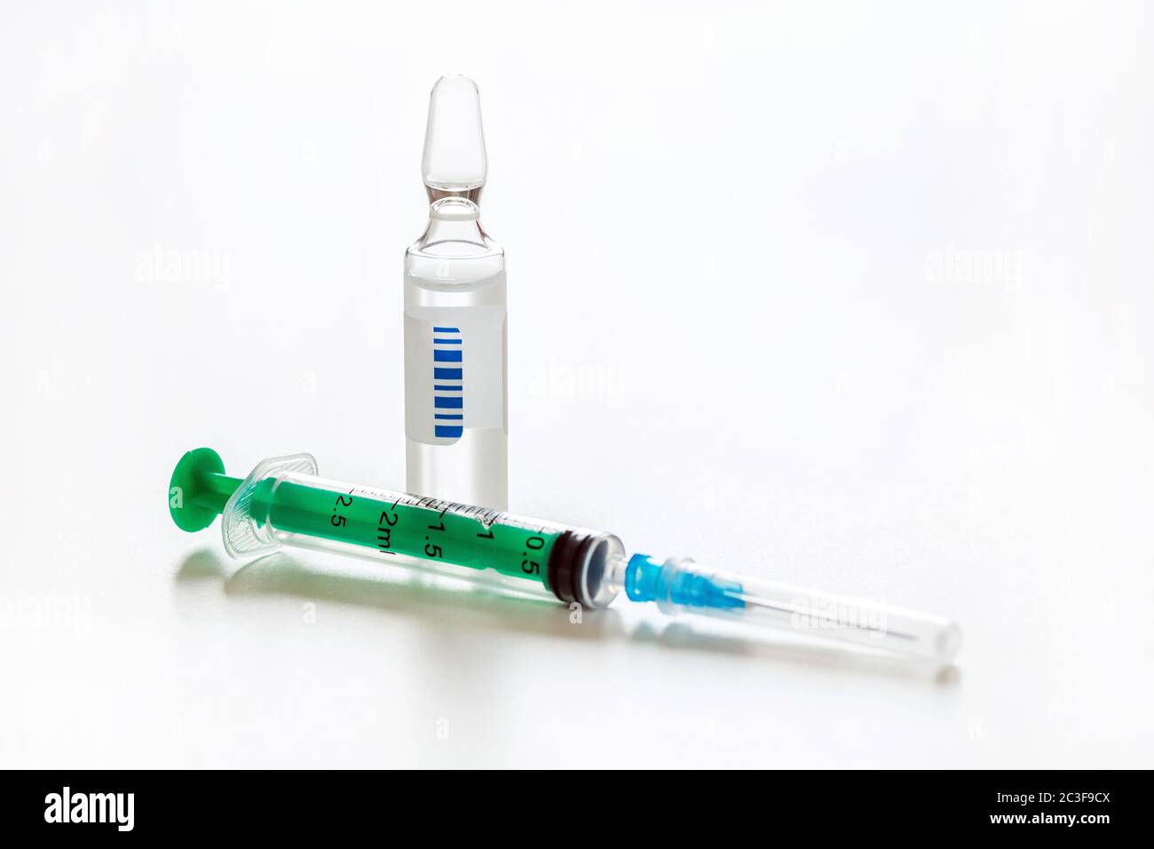 Medicine and syringe for injection Stock Photo - Alamy