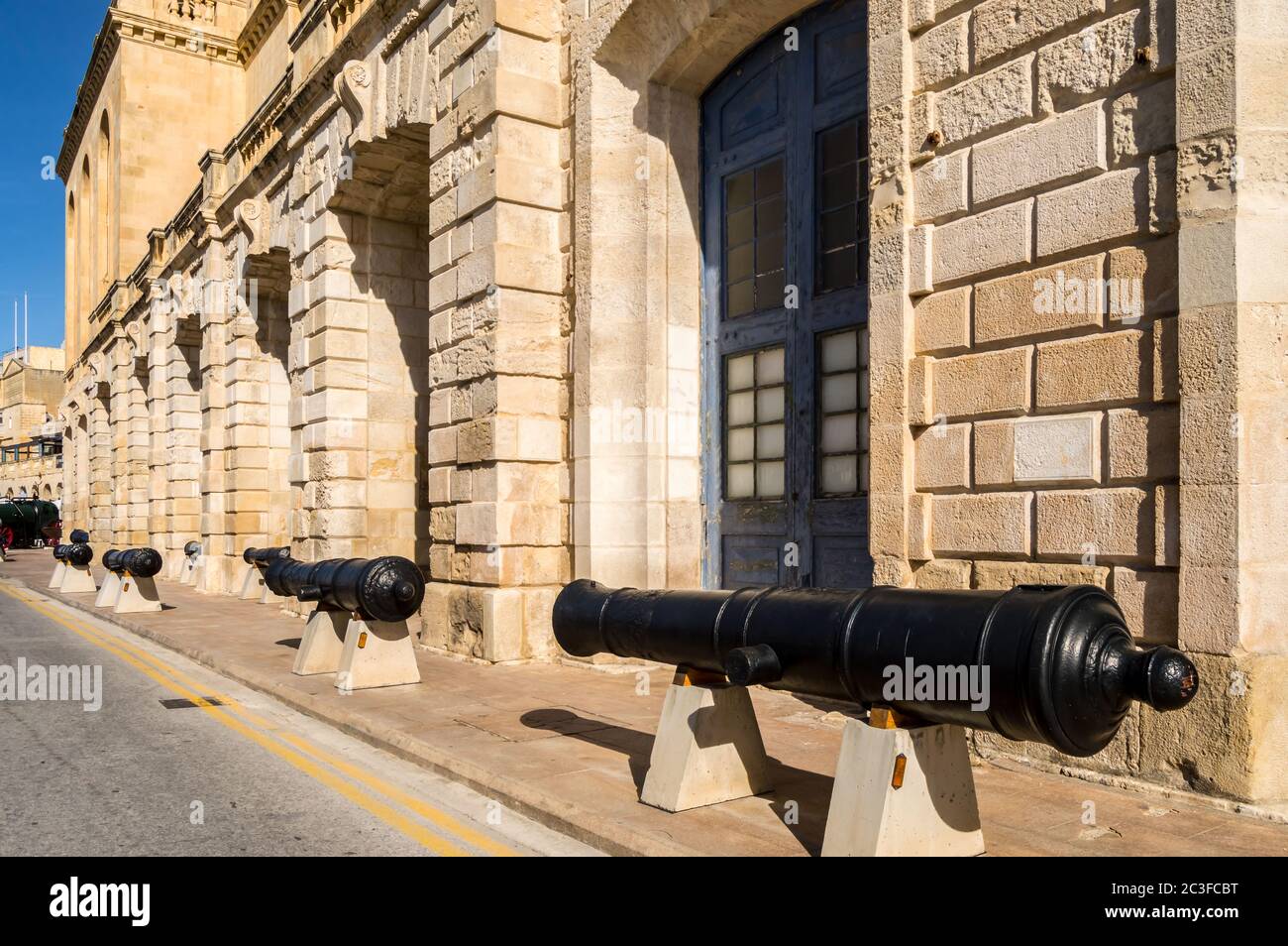 Facade old building lined hi-res stock photography and images - Alamy