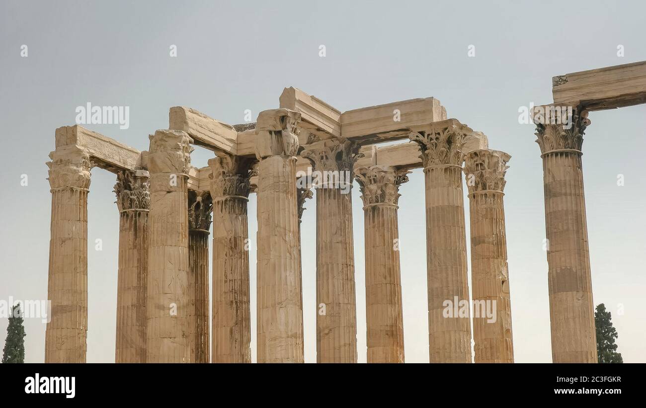 Shot columns building hi-res stock photography and images - Alamy