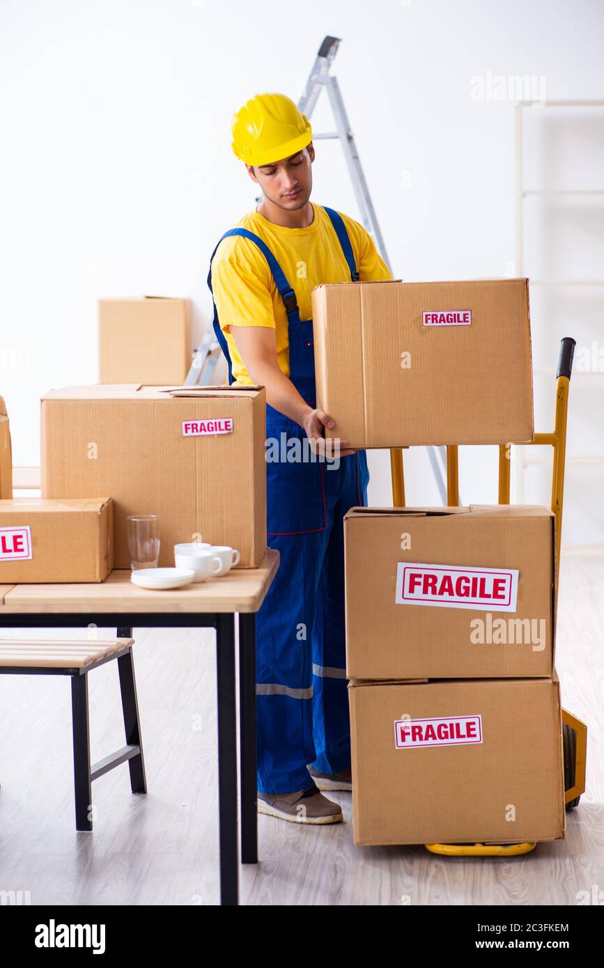 Professional mover hi-res stock photography and images - Alamy