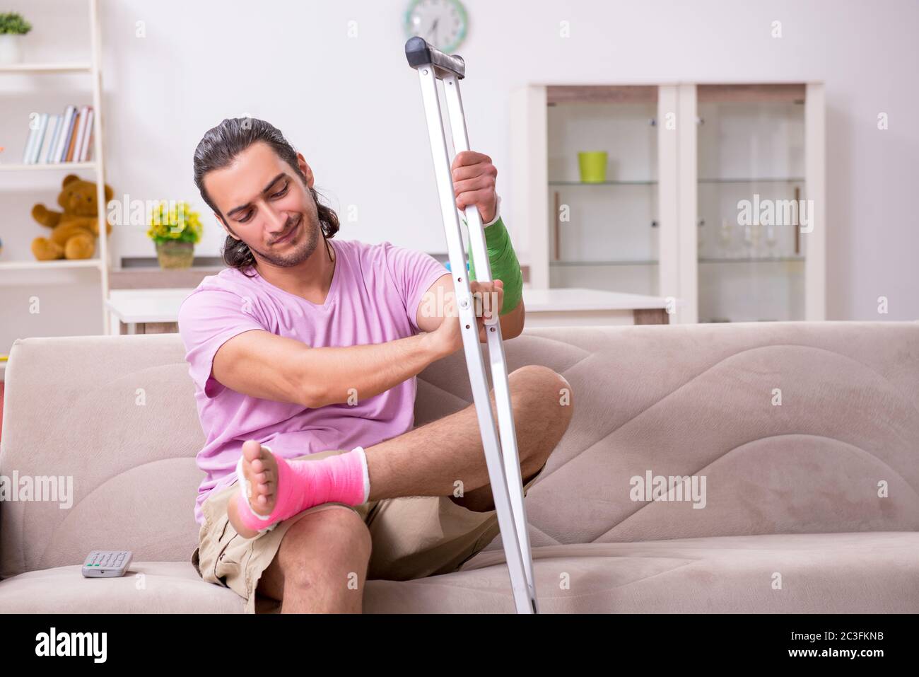 Injured young man at home Stock Photo - Alamy