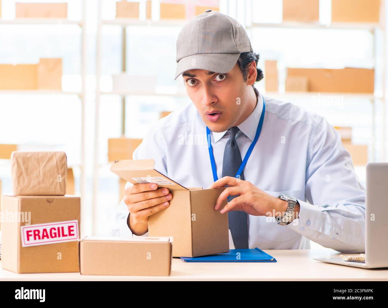Unpacking box broken hi-res stock photography and images - Alamy