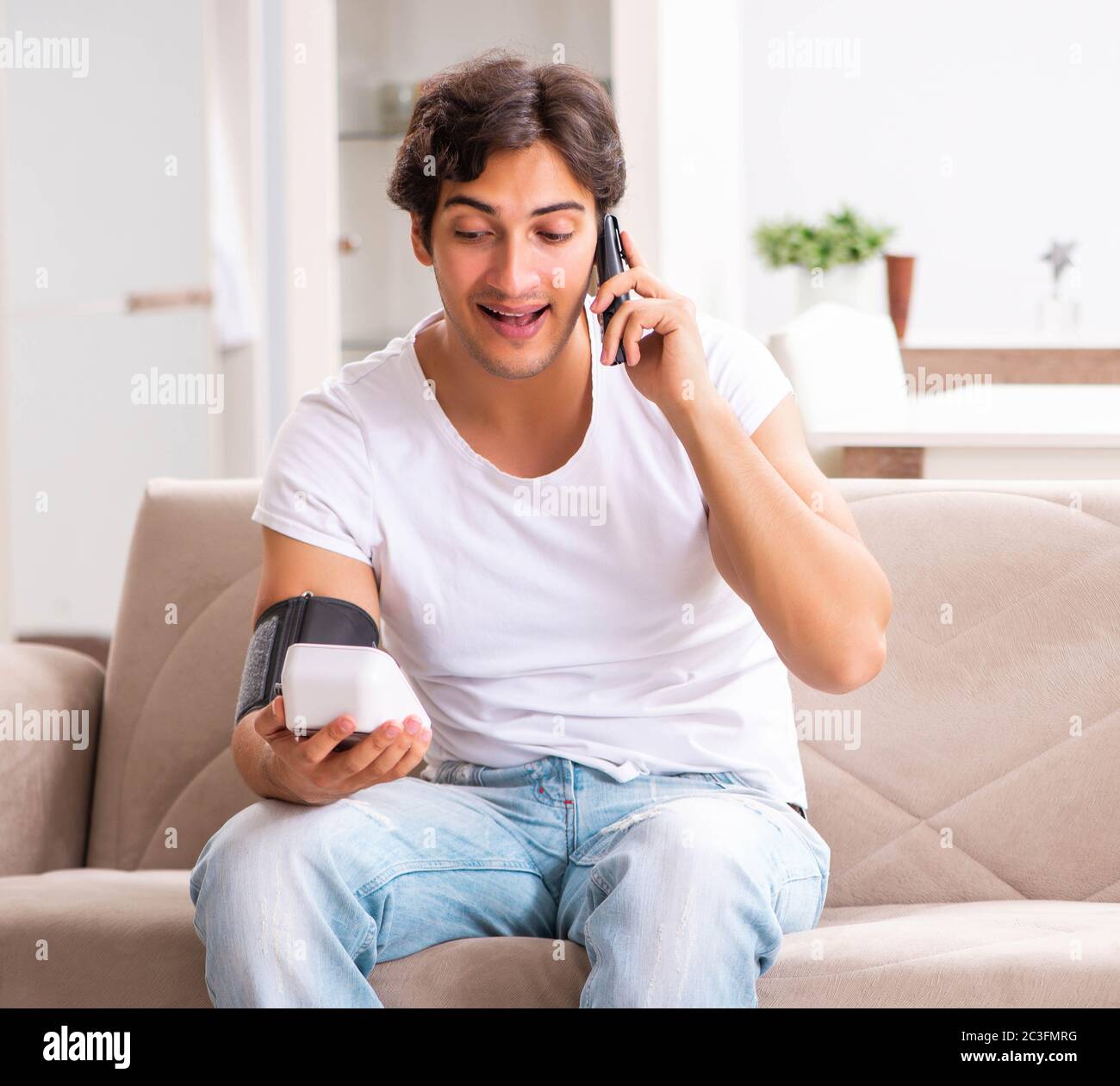 Measuring blood pressure mobile hi-res stock photography and images - Alamy