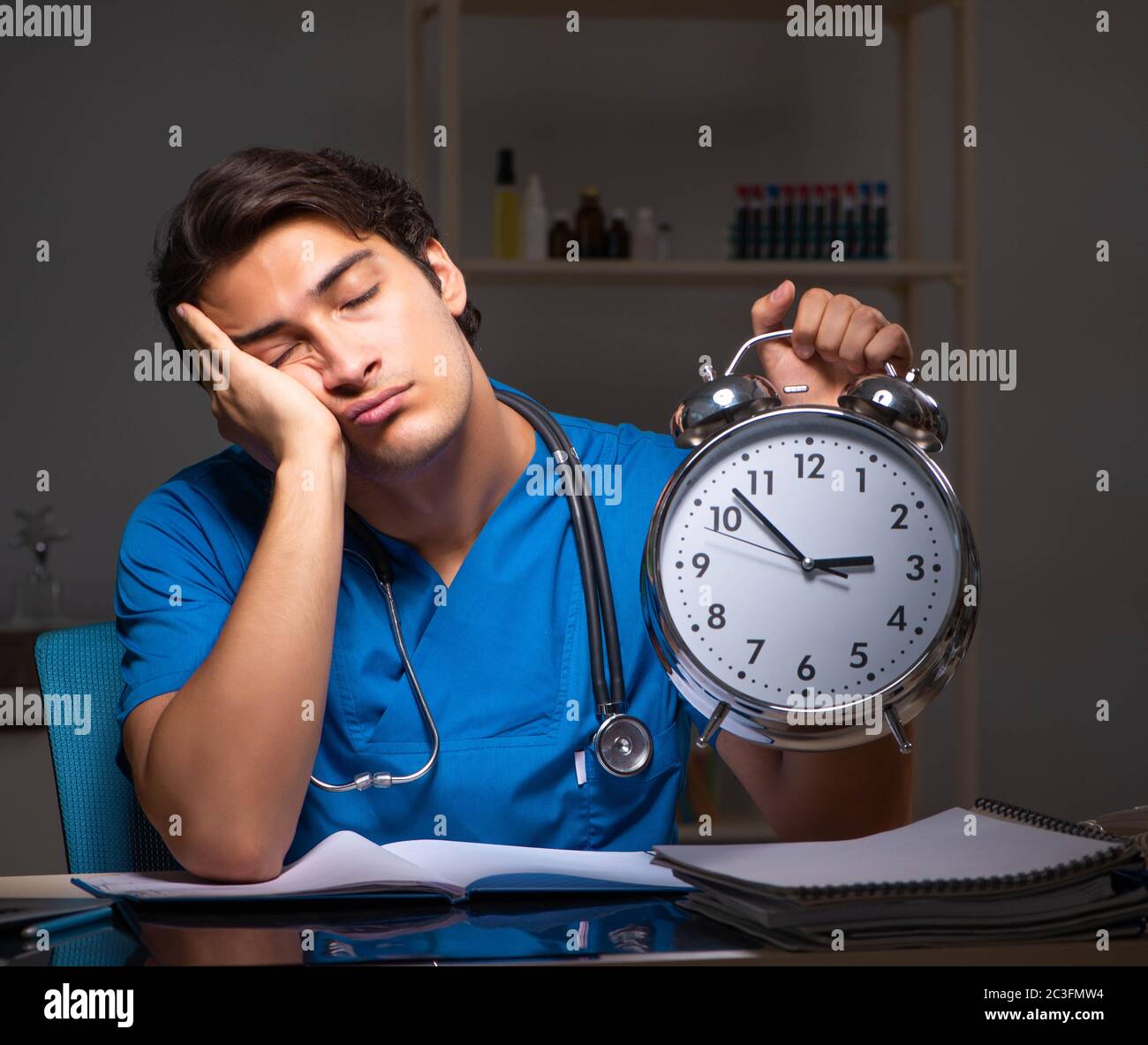 Night shift hospital hi-res stock photography and images - Alamy