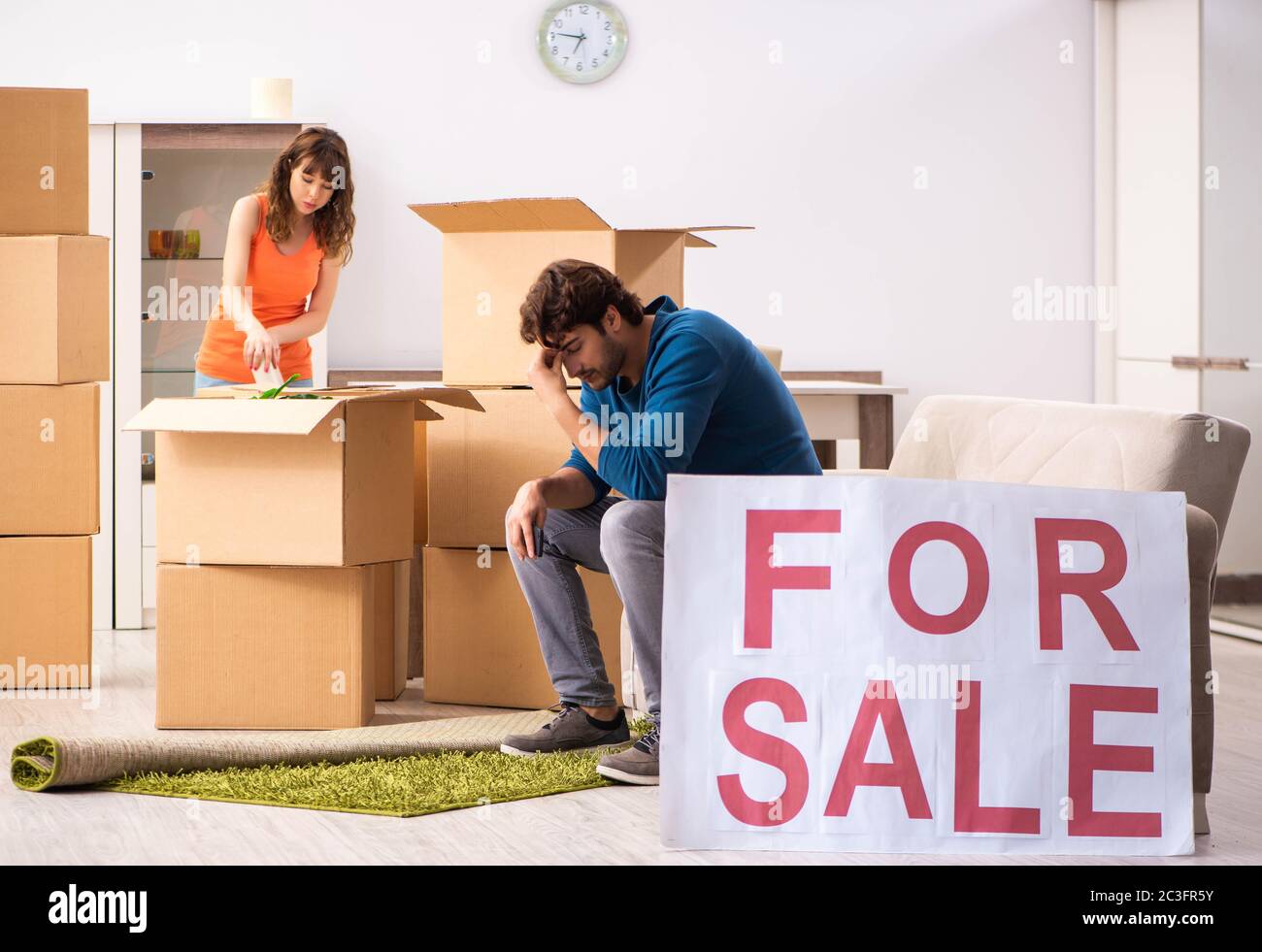 Family moving house upset hi-res stock photography and images - Alamy