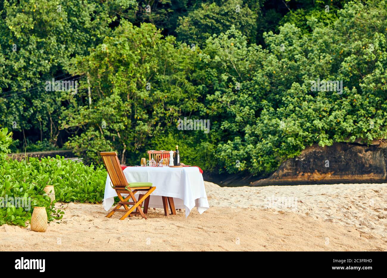 Romantic table setting beach hi-res stock photography and images - Alamy