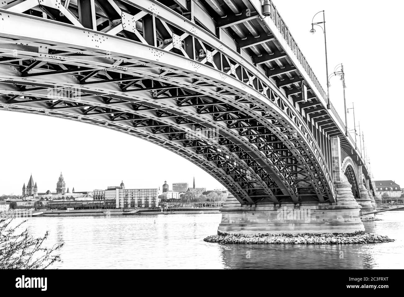 Here over the rhine bridge to mainz Black and White Stock Photos ...