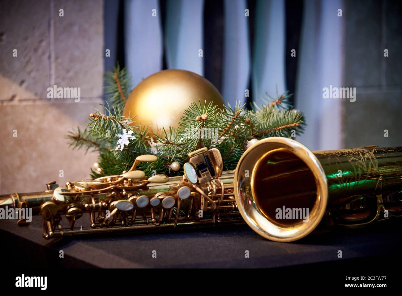 Musical instrument christmas tree ornaments hi-res stock photography ...