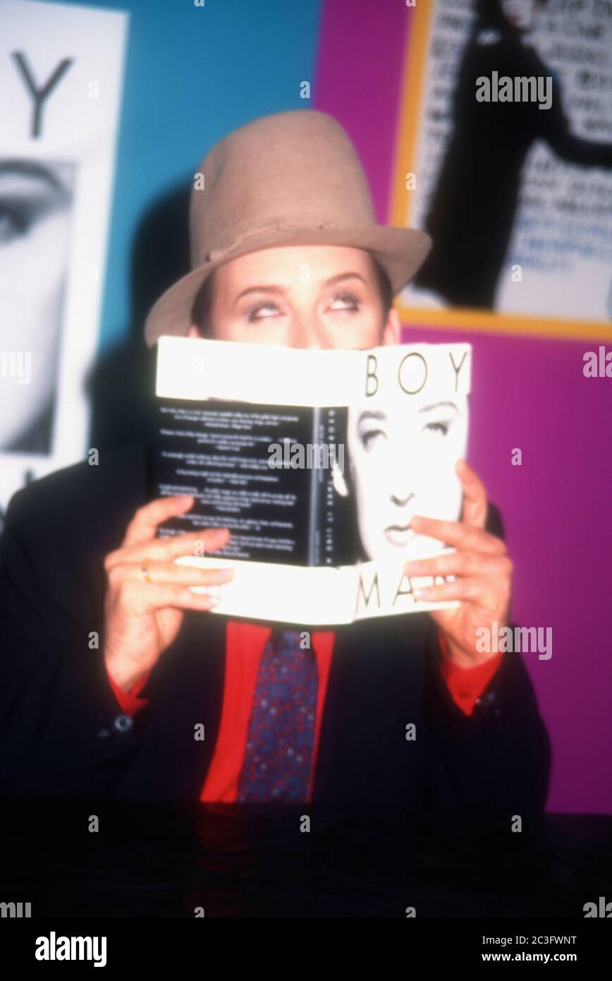 Boy george 1980s hi-res stock photography and images - Alamy