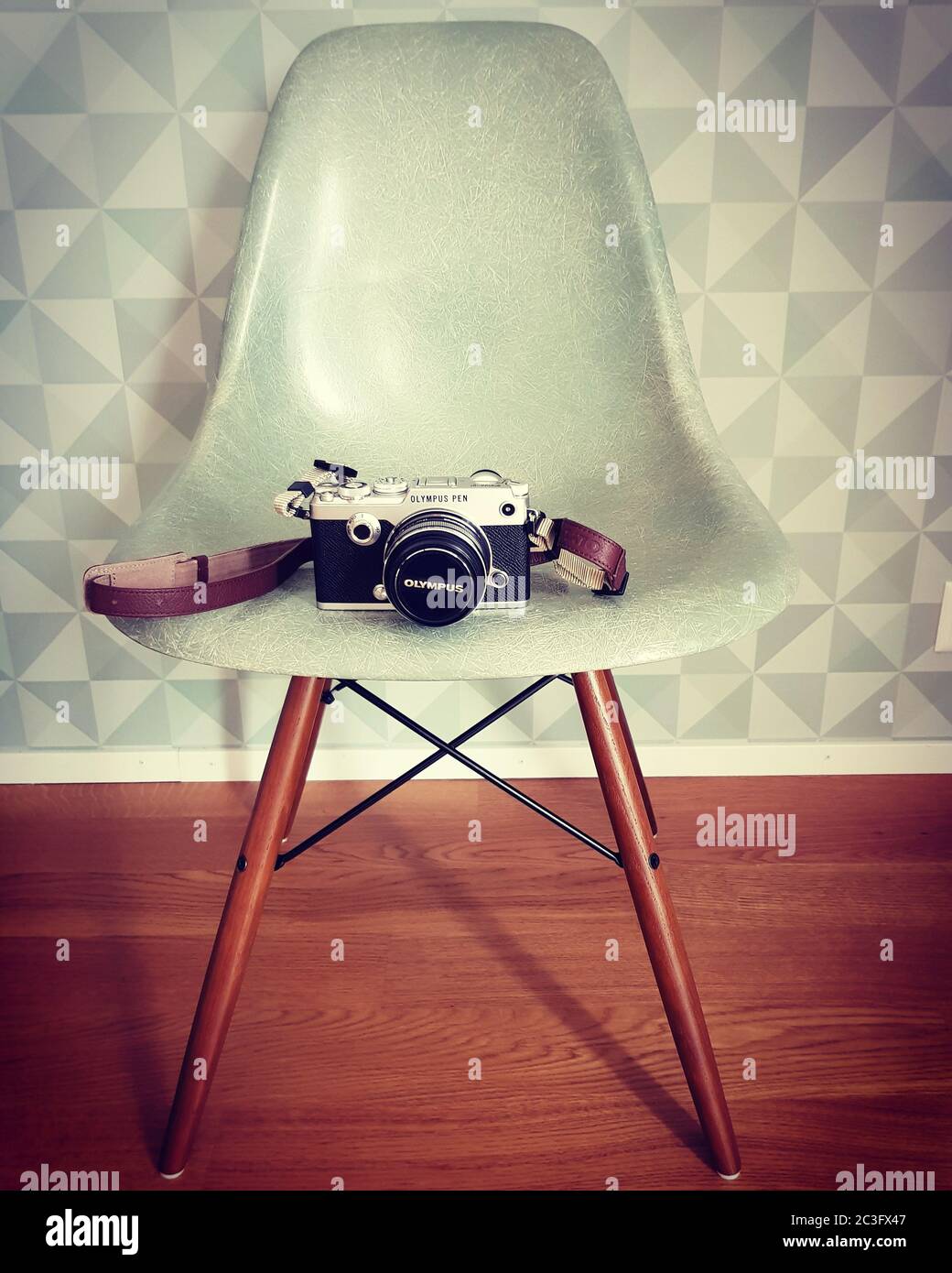 Eames chair chair hi-res stock photography and images - Alamy